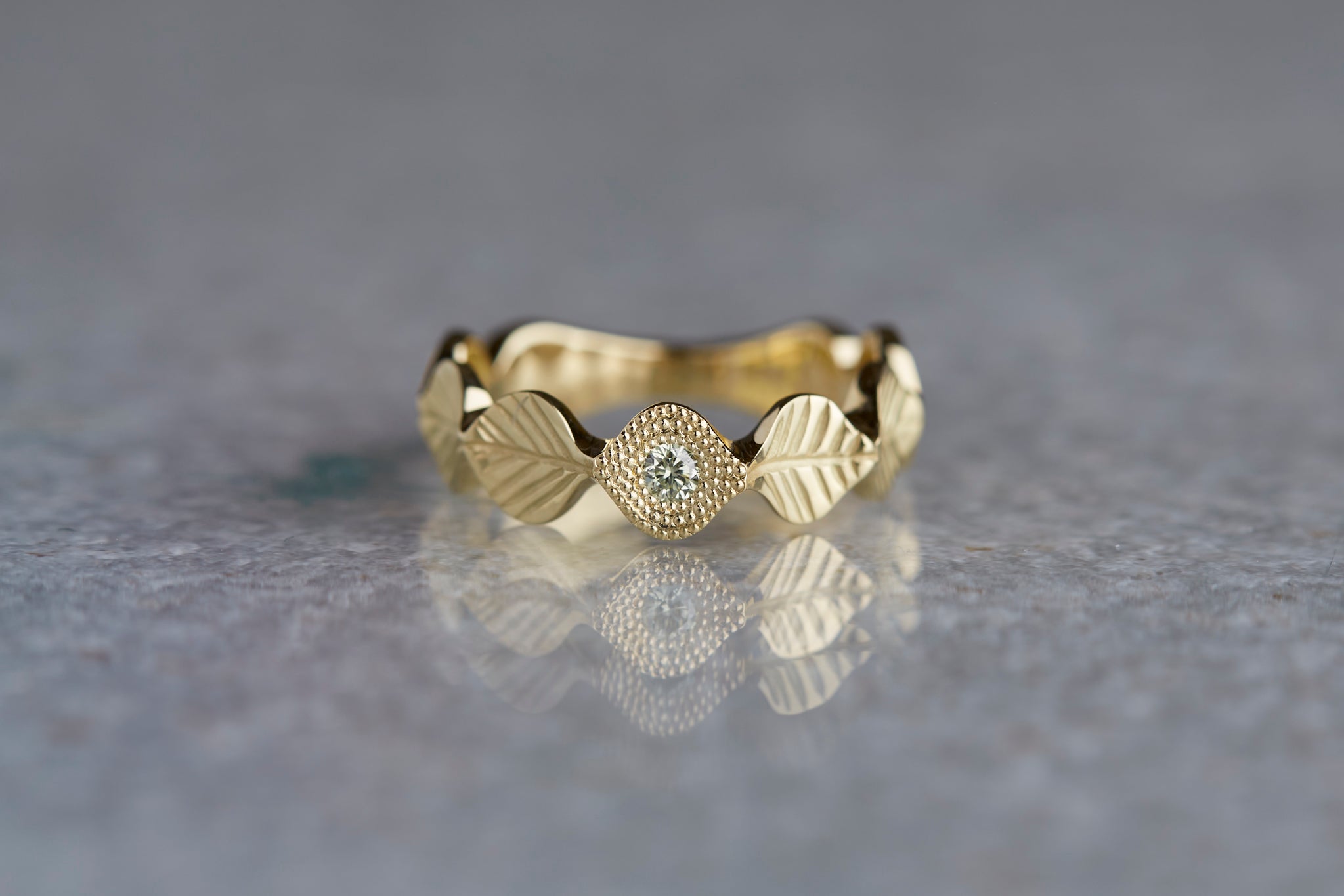 Leaf milgrain ring + diamond (olive) – Ryui intl.