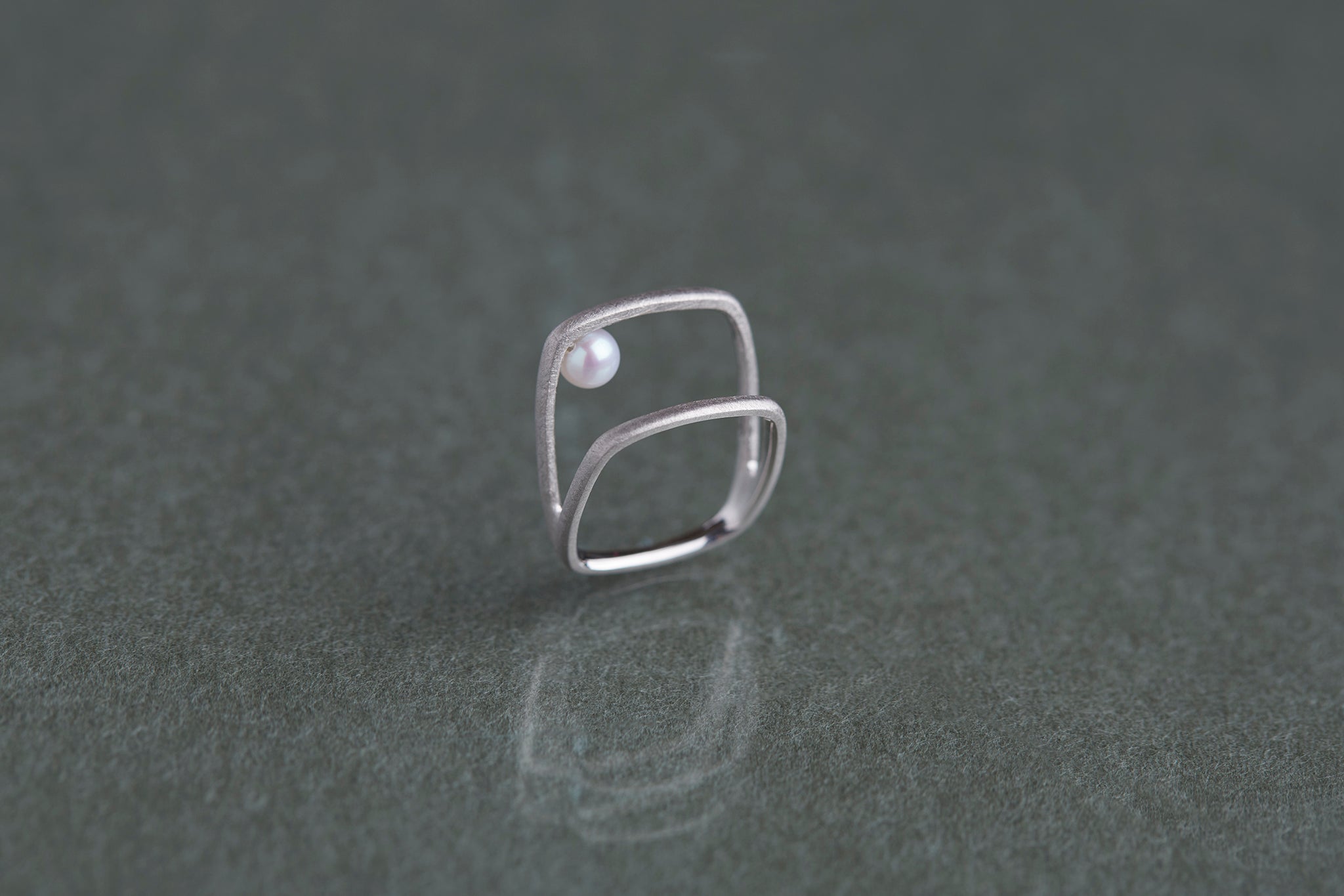 Syami frame ring + pearl / Silver – Ryui intl.