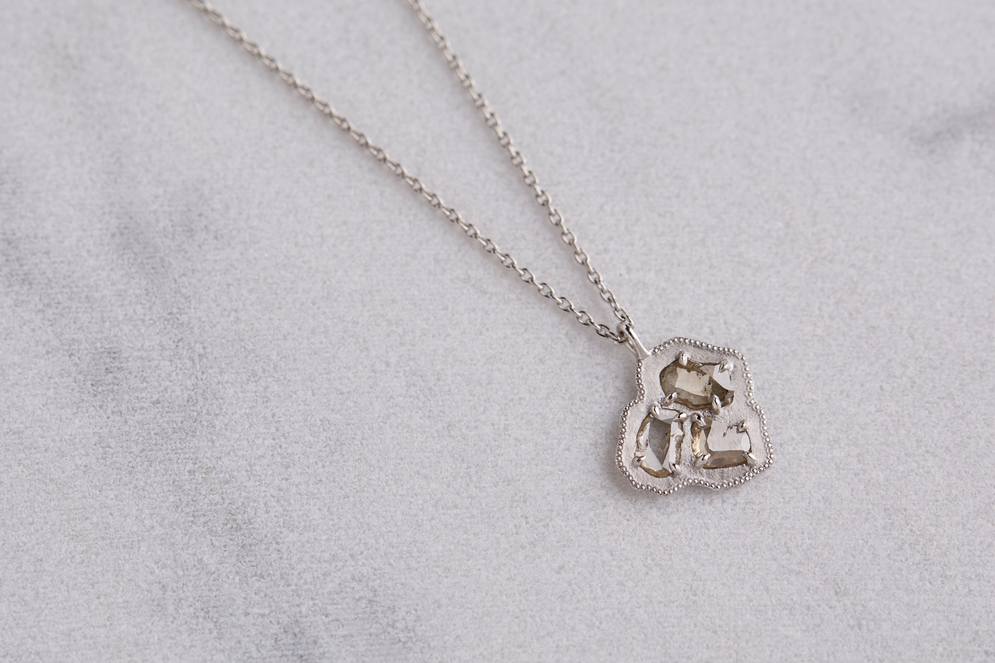 Rough diamonds necklace / Pt900 – Ryui intl.