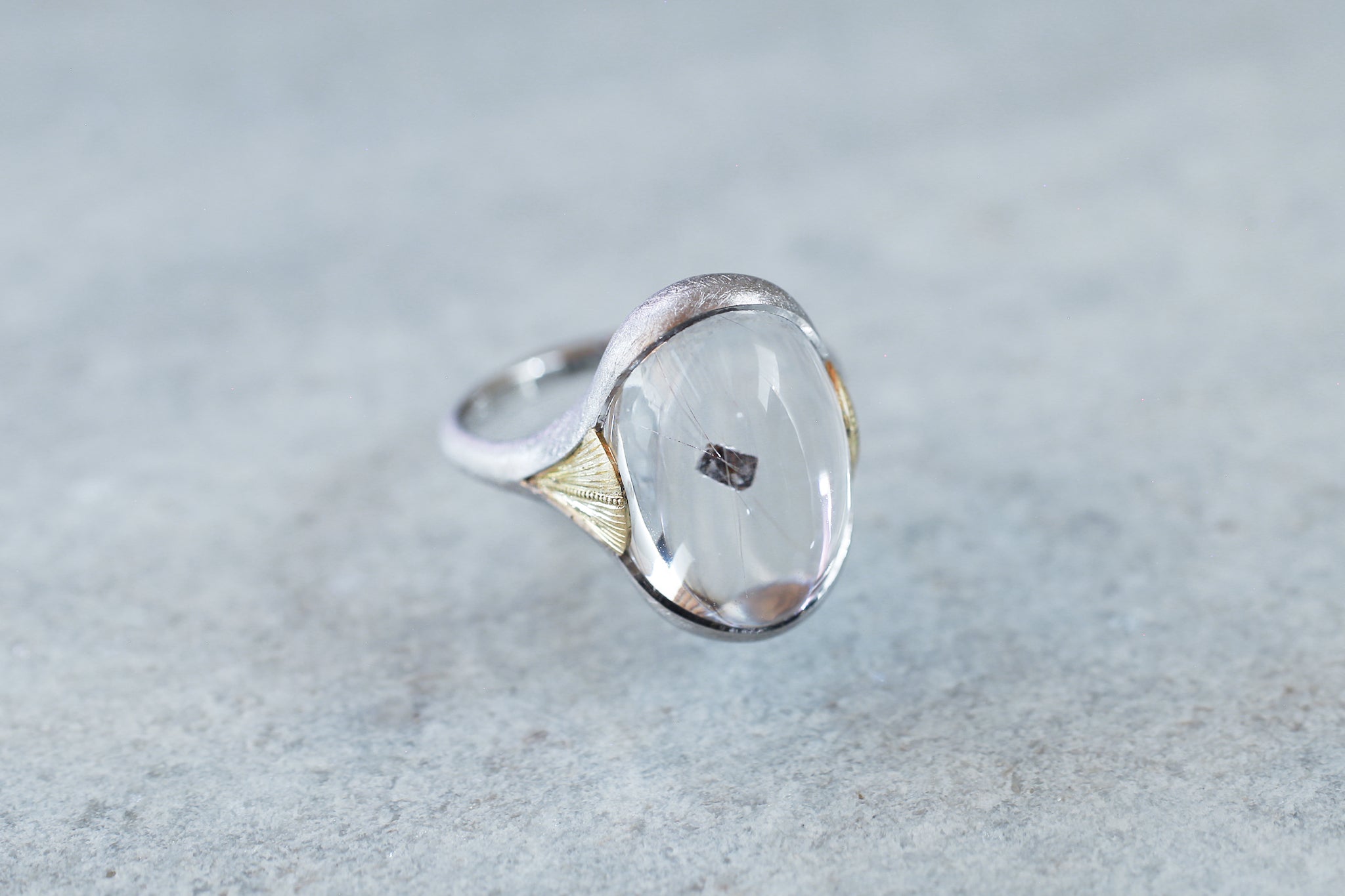 Calcite in quartz ring – Ryui intl.