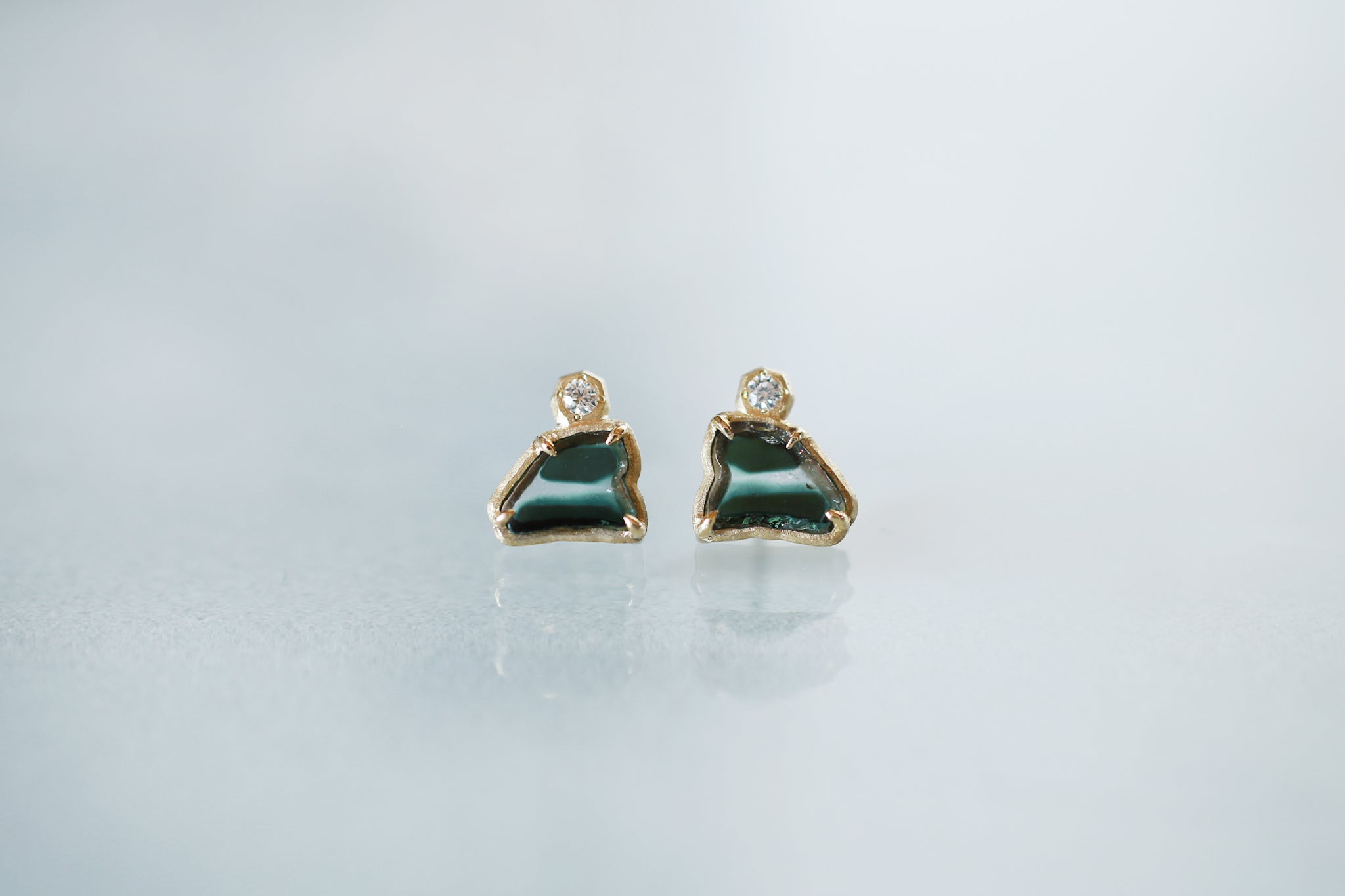 [Ryui Monthly piece] Bicolor tourmaline earrings – Ryui intl.