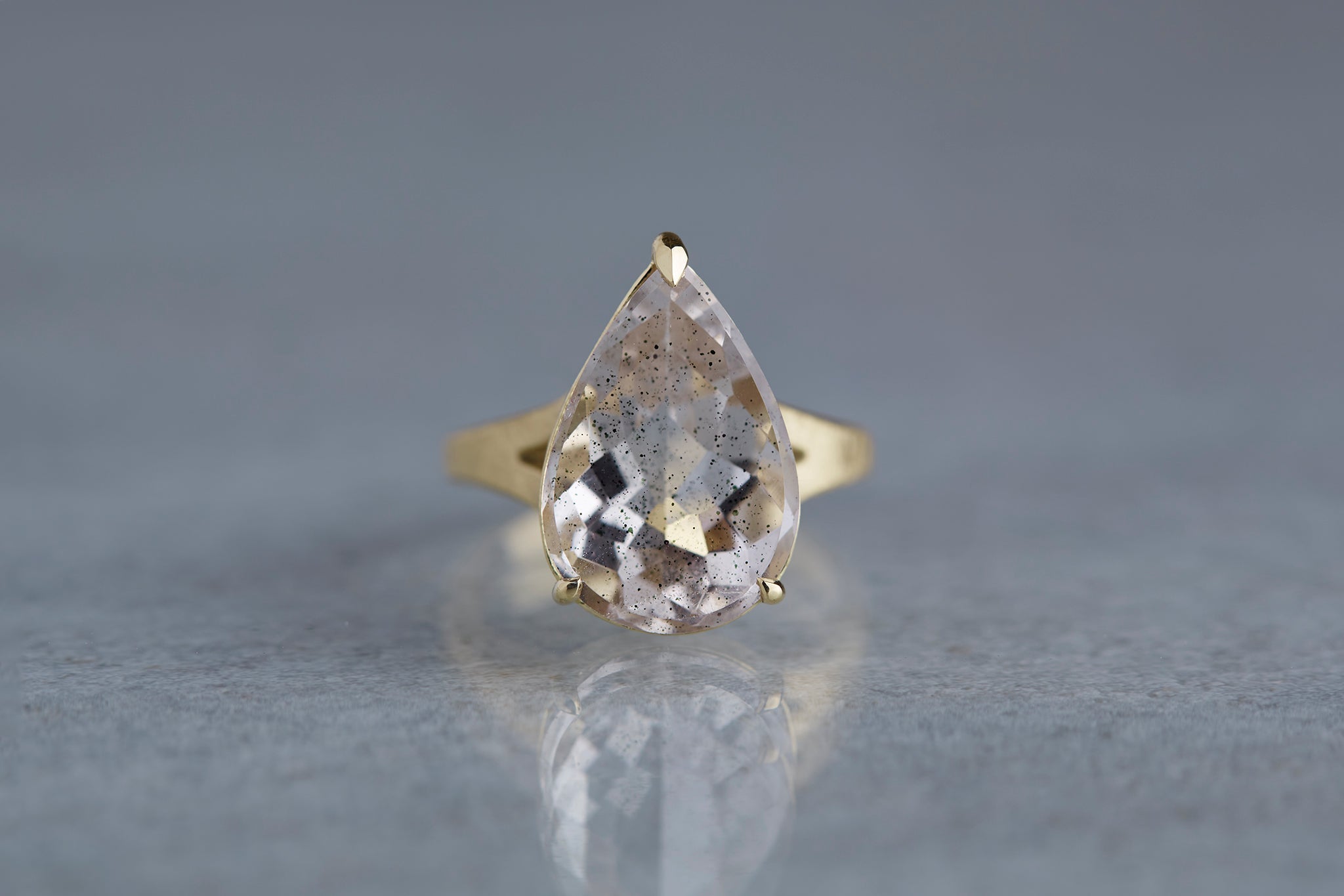 Pink fire in quartz ring – Ryui intl.