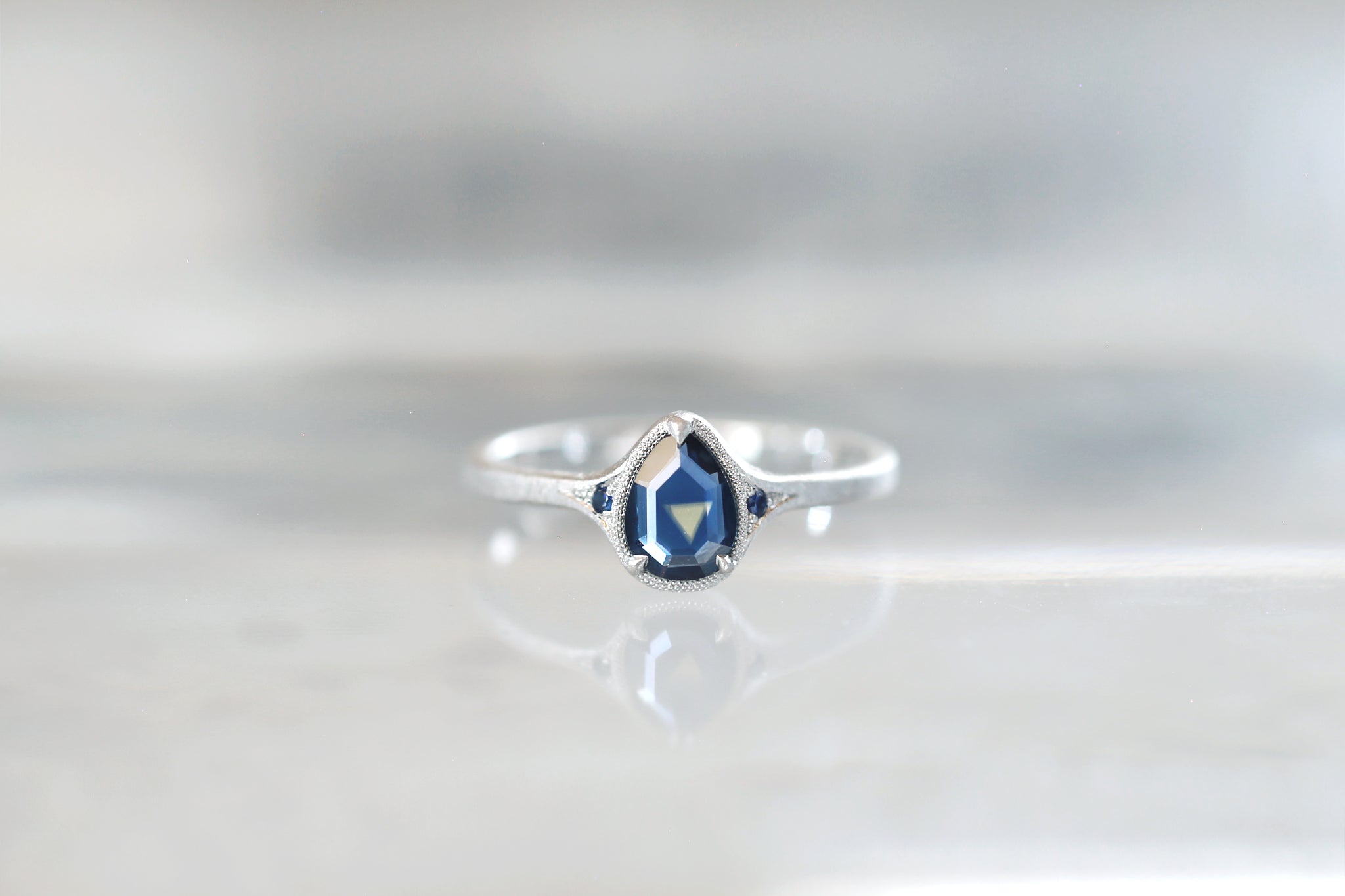 Bicolor sapphire ring – Ryui intl.