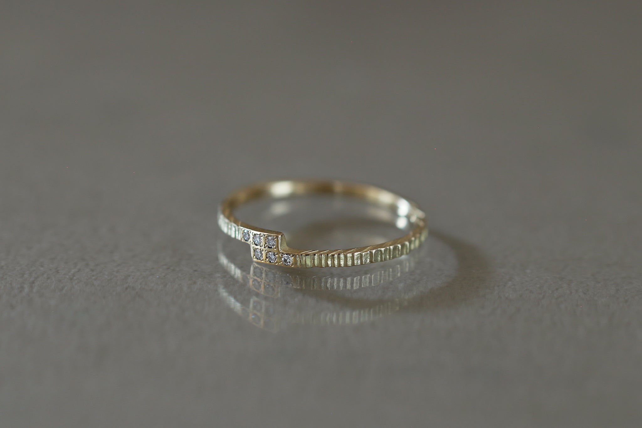 Unknown knowns line ring + diamond – Ryui intl.