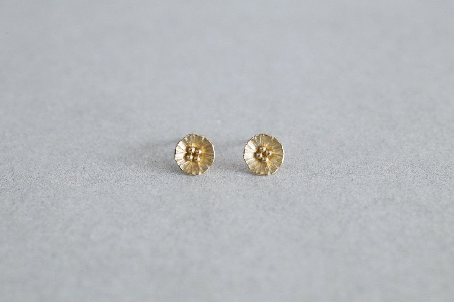 Petit flower earrings "one small flower" / K18 – Ryui intl.